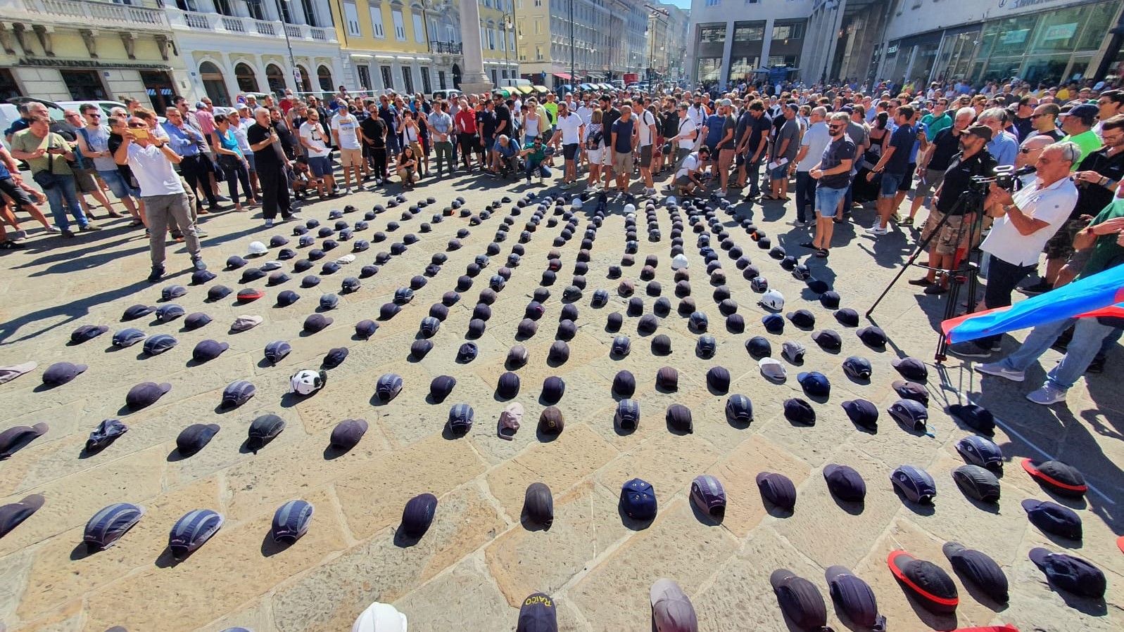 industriAll Europe | NEWS | Protest action in Italy against planned ...